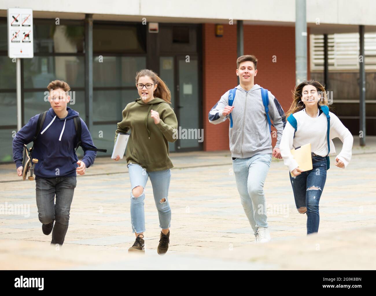 Teenager school kids running Stock Photo - Alamy
