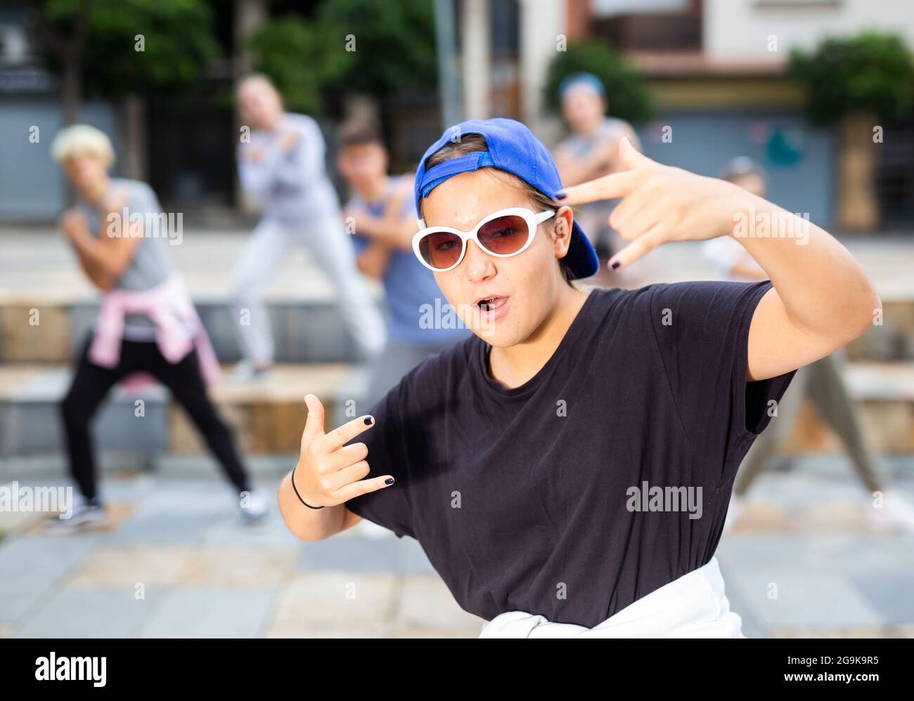 Breakdancing city hi-res stock photography and images - Alamy