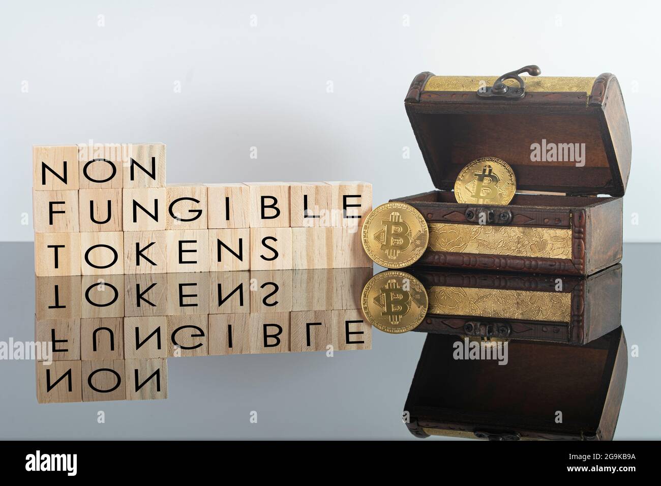 Blocks money technology hi-res stock photography and images - Alamy