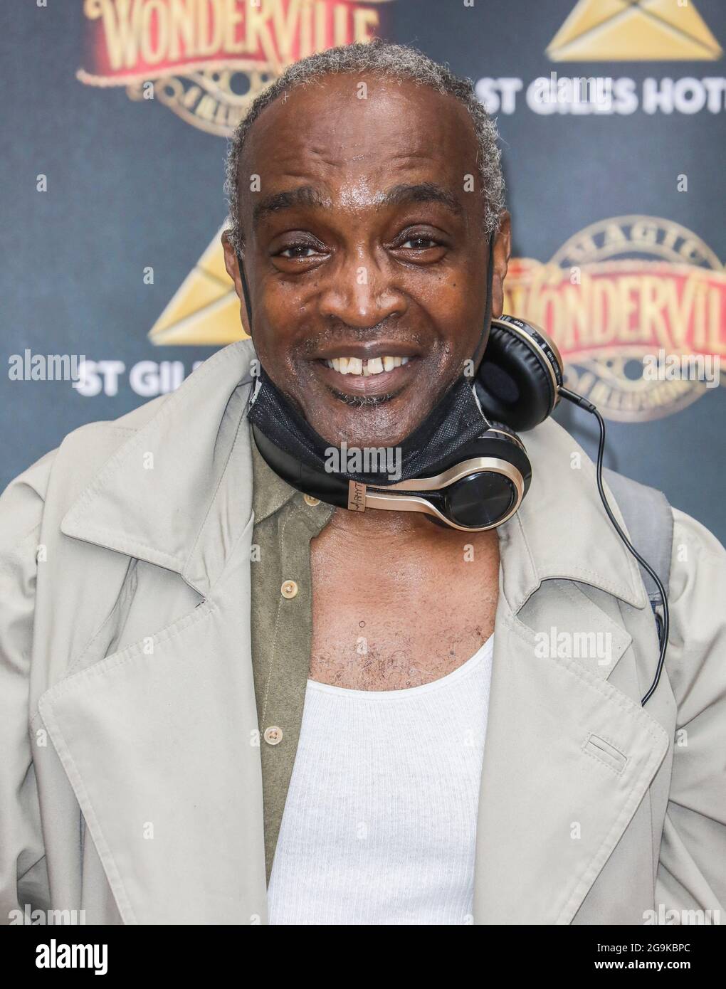 Ray Shell attends a gala performance of Wonderville at the Palace ...