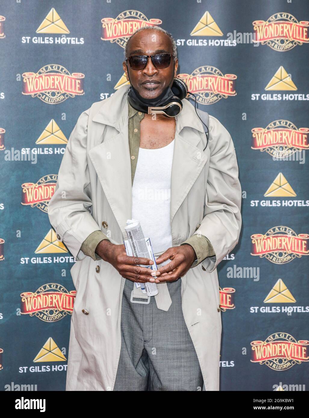 Ray Shell attends a gala performance of Wonderville at the Palace ...