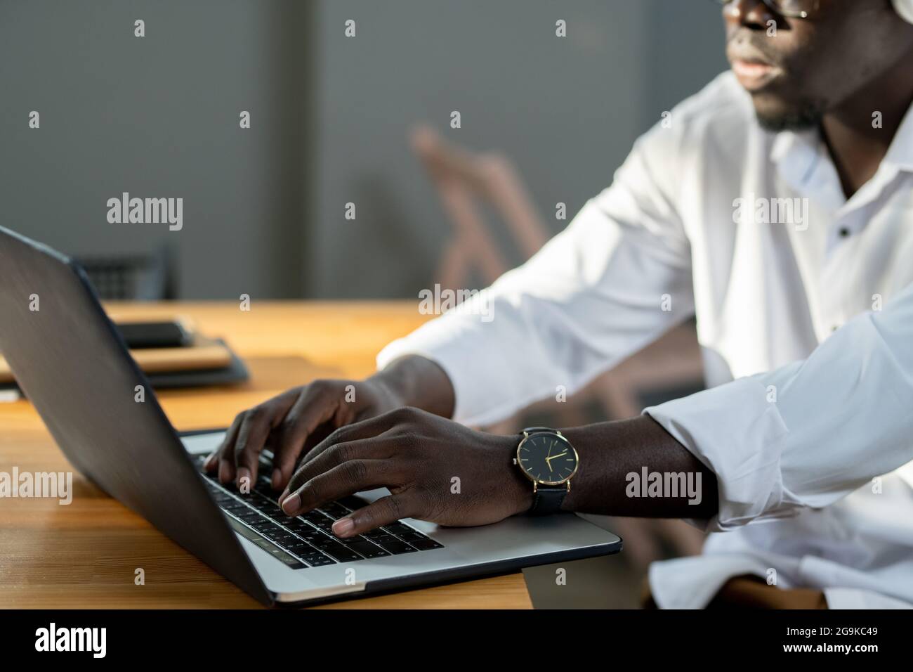 African typing hi-res stock photography and images - Alamy