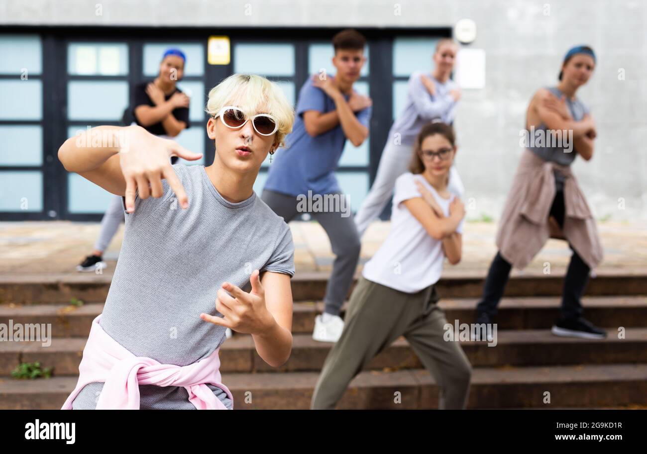 Teen boy dancing modern street dance with teenagers Stock Photo - Alamy