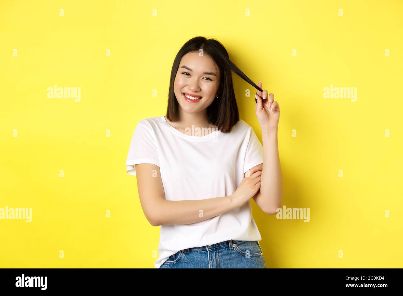 Confident and stylish asian woman cross arms on chest and smiling ...