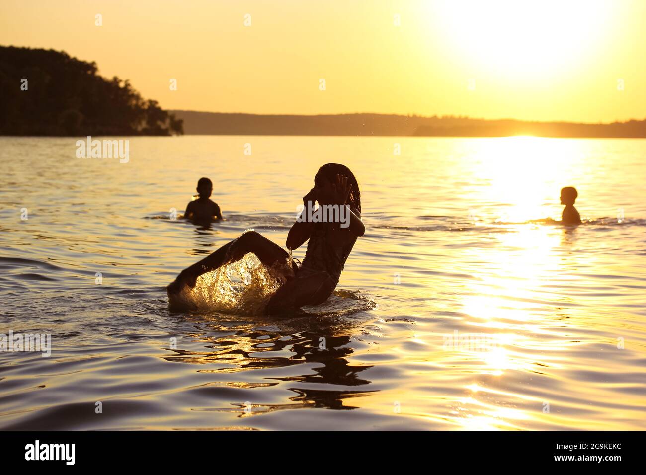 Kids jump into lake hi-res stock photography and images - Alamy