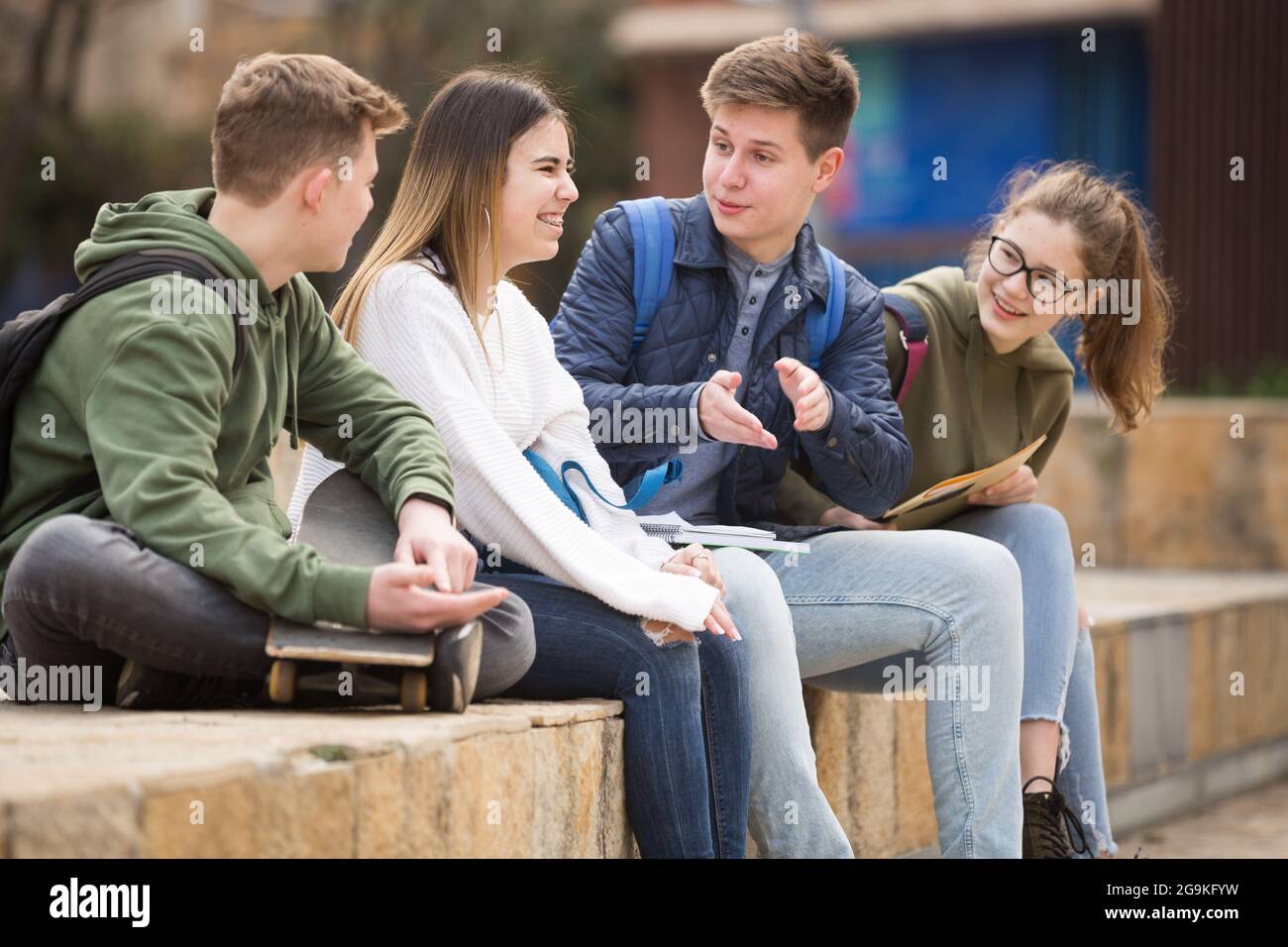 Diverse teens outdoors hi-res stock photography and images - Alamy