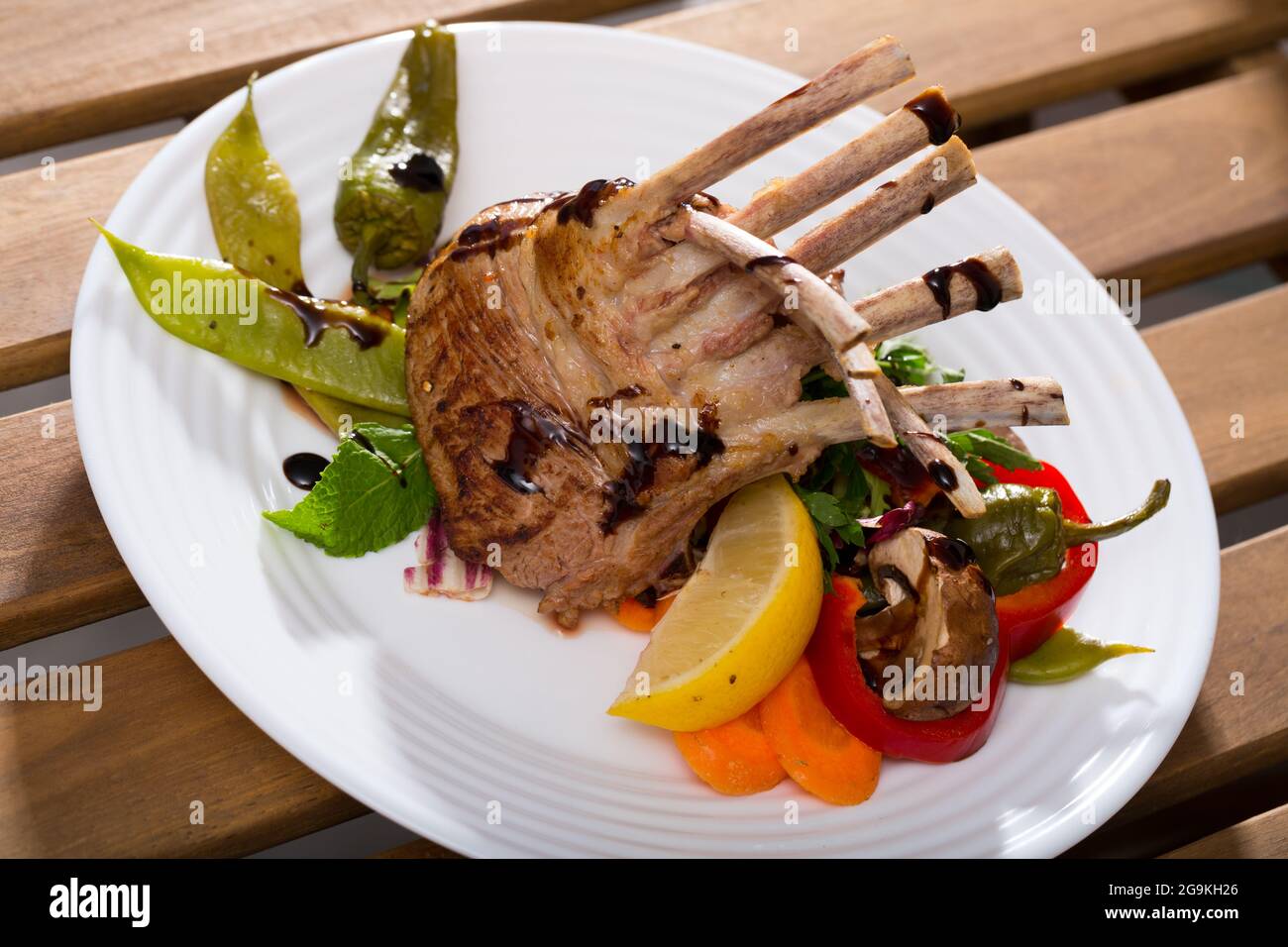 Lamb carre hi-res stock photography and images - Alamy