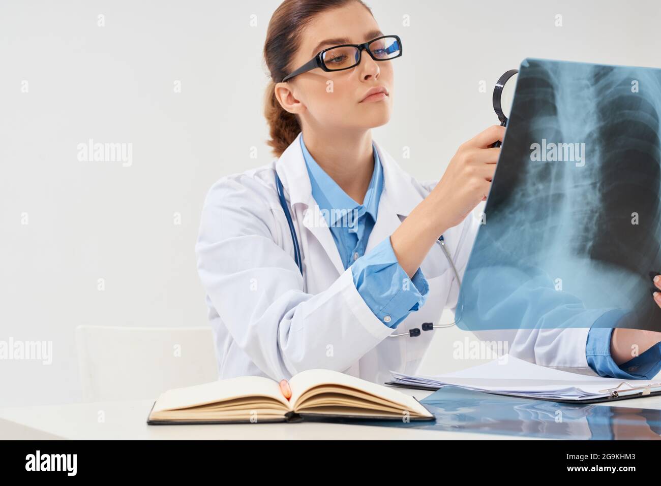 radiologist in the clinic health diagnostics x-ray Stock Photo - Alamy