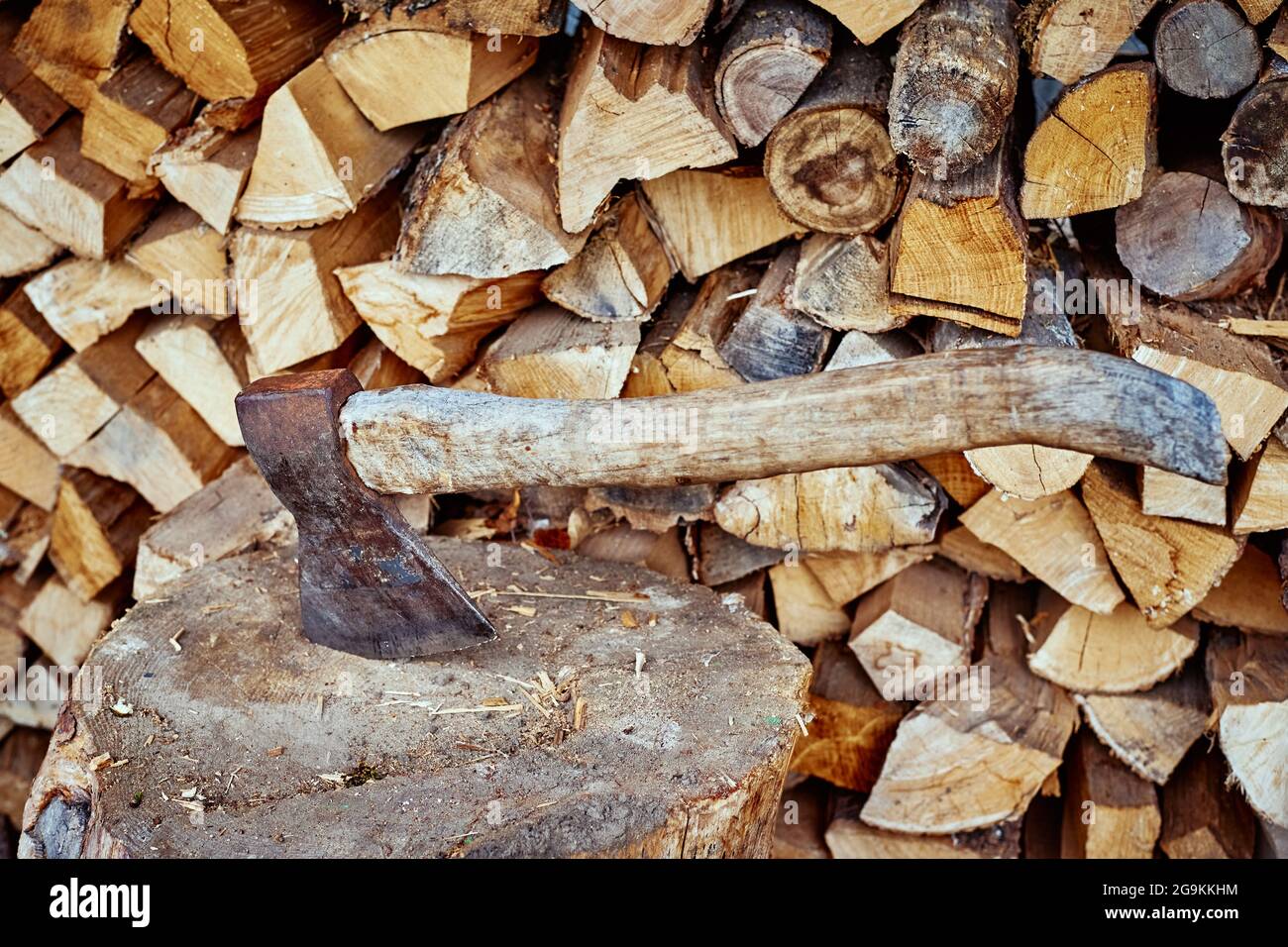 Axe in stump against chopped wirewood background, close up Stock Photo ...