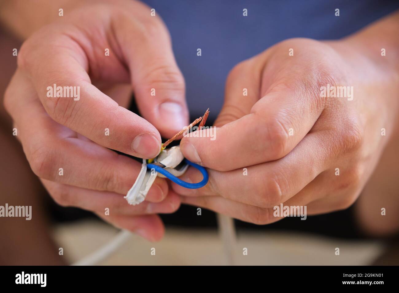 Splicing wires hi-res stock photography and images - Alamy