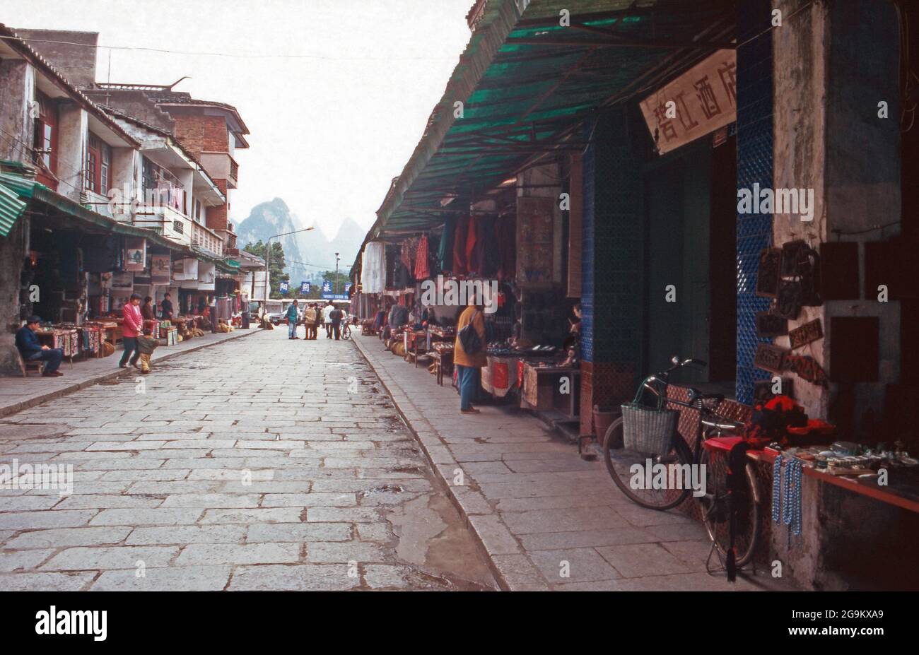 Shops 90s hi-res stock photography and images - Alamy