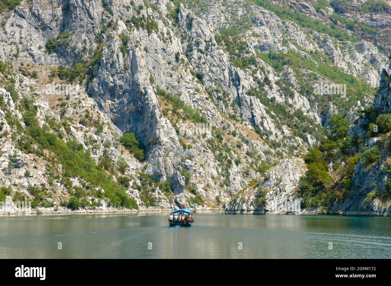 small boat between steep cliffs of Koman-Fierza Lake Stock Photo - Alamy