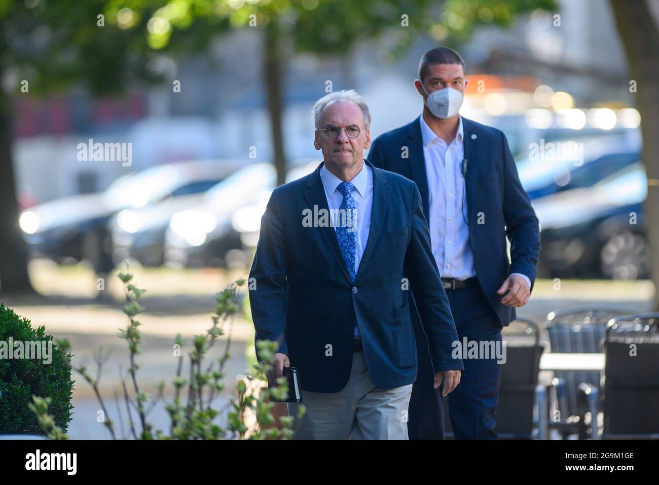 Magdeburg, Germany. 27th July, 2021. Reiner Haseloff (l, CDU), Minister ...