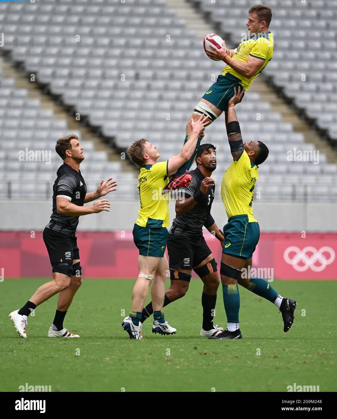 Tokyo, Japan. 27th July, 2021. Nick Malouf (top) of Australia competes ...