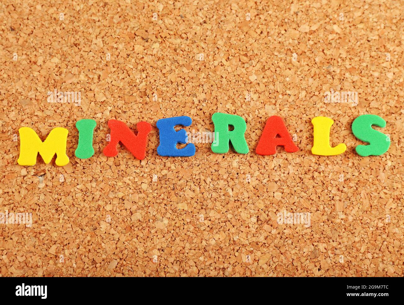 Minerals word on cork board background Stock Photo - Alamy