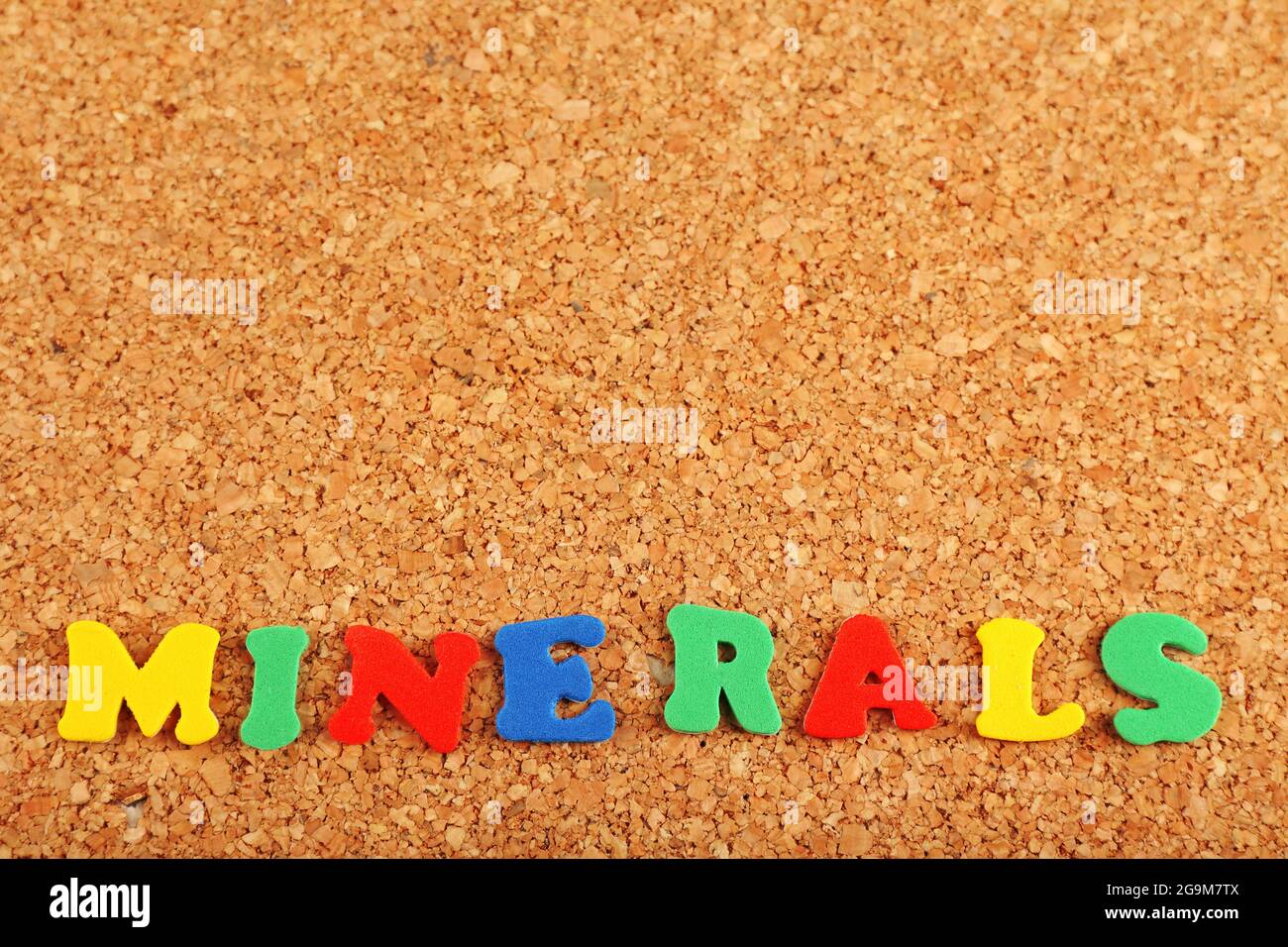 Minerals word on cork board background Stock Photo - Alamy