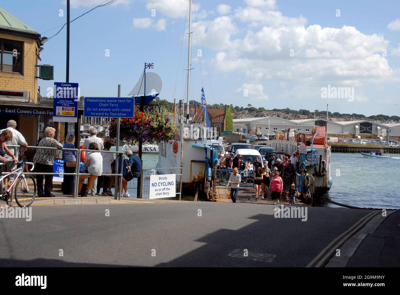 Cowes hi-res stock photography and images - Alamy