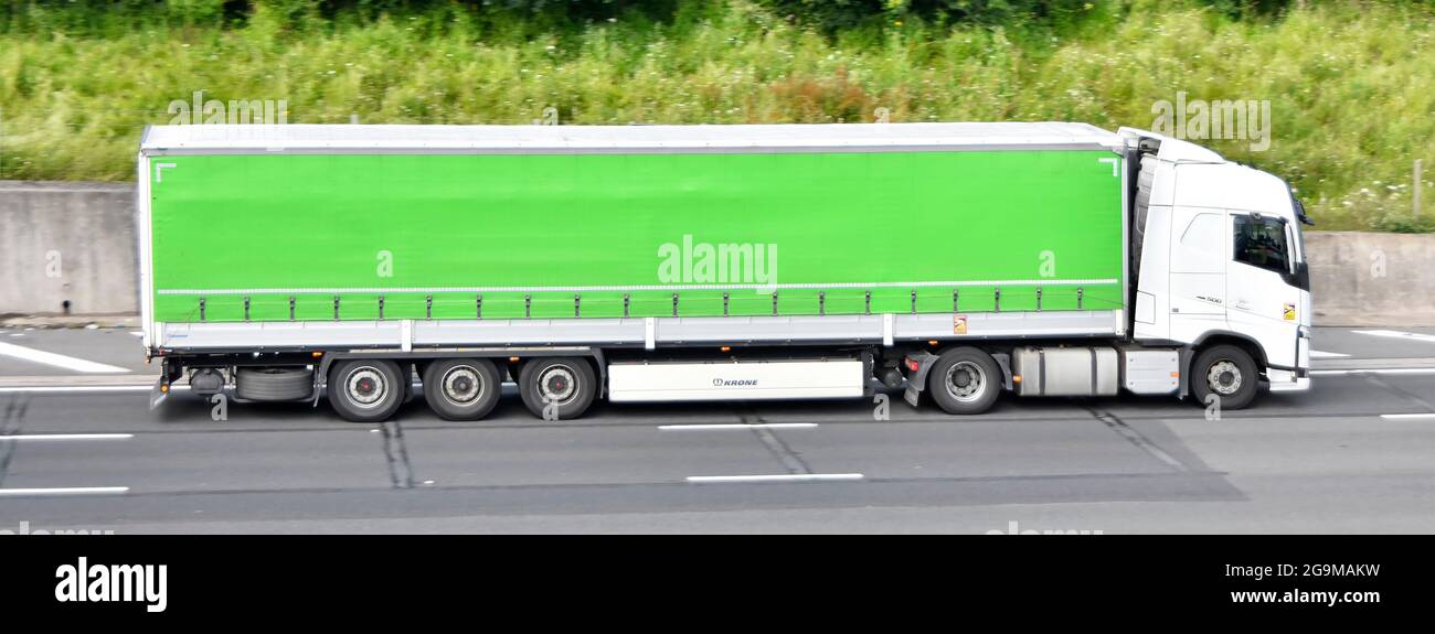 Articulated lorry travelling hi-res stock photography and images - Alamy