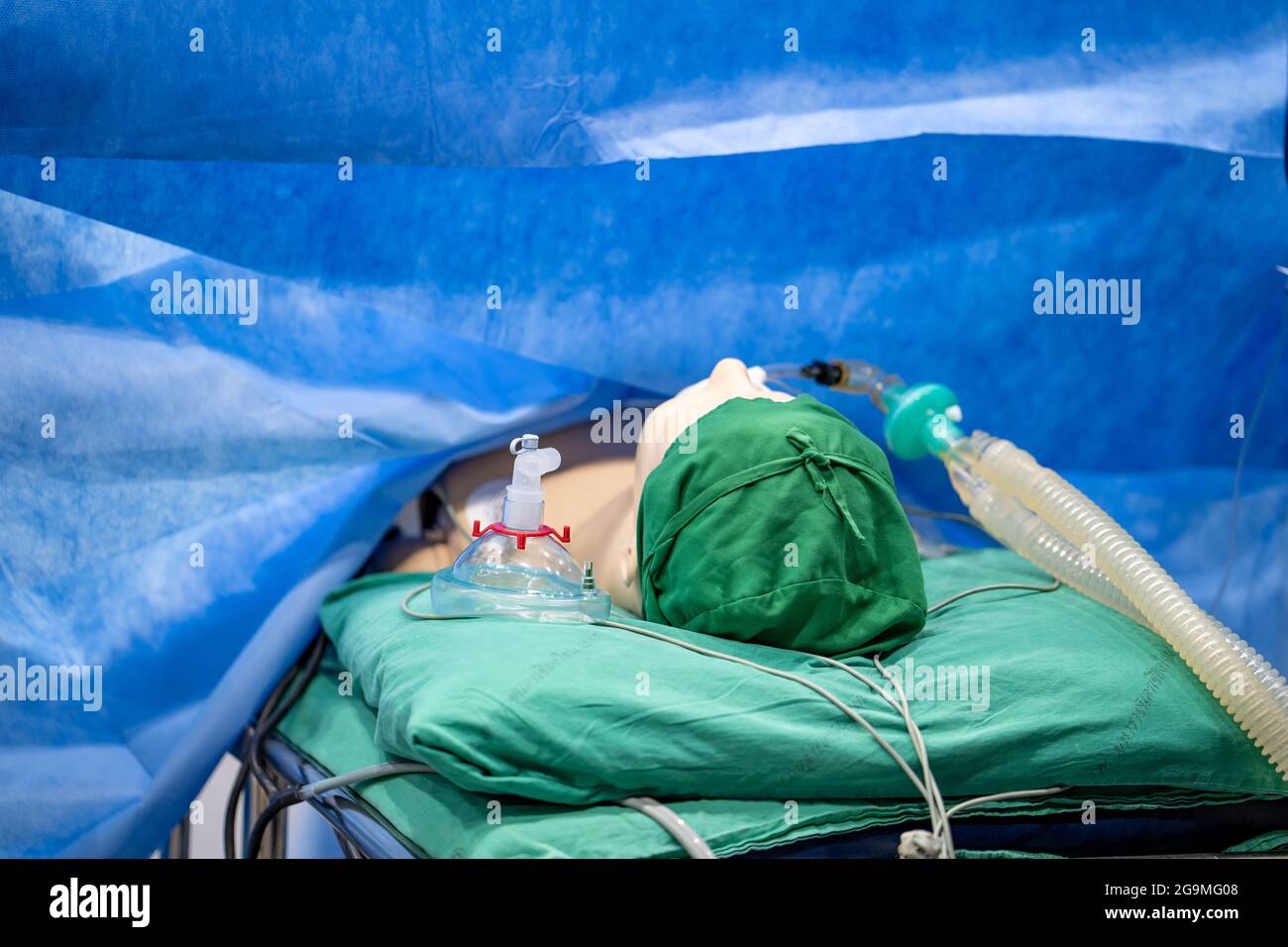 Patient under anaesthesia hi-res stock photography and images - Alamy