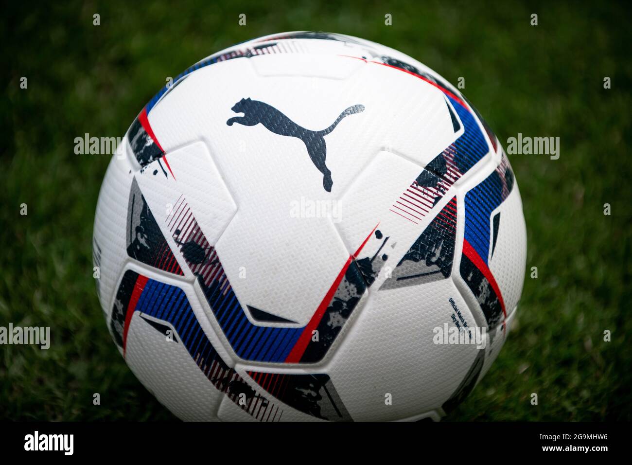 PUMA Official Match Ball EFL 21/22 Stock Photo - Alamy