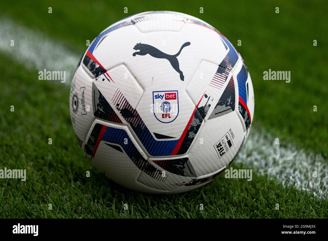 PUMA Official Match Ball EFL 21/22 Stock Photo - Alamy