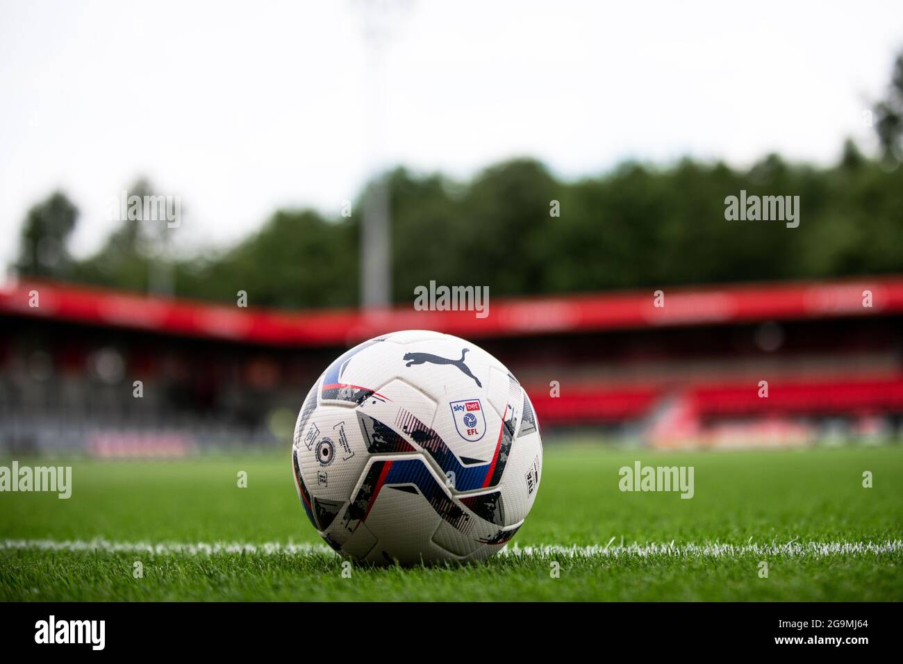 PUMA Official Match Ball EFL 21/22 Stock Photo - Alamy