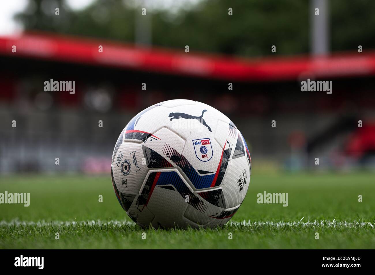 PUMA Official Match Ball EFL 21/22 Stock Photo - Alamy