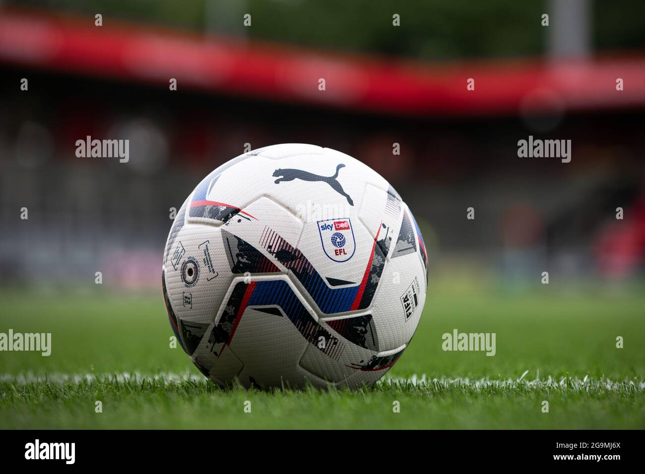PUMA Official Match Ball EFL 21/22 Stock Photo - Alamy