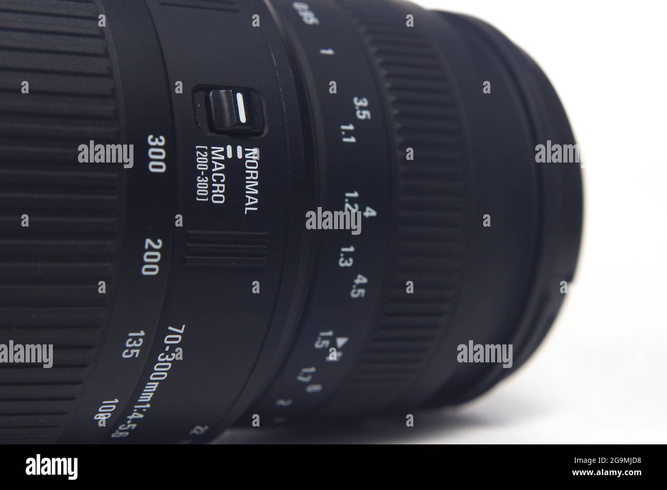 Macro and normal Switch at 70 300 tele Lens for DSLR at white ...