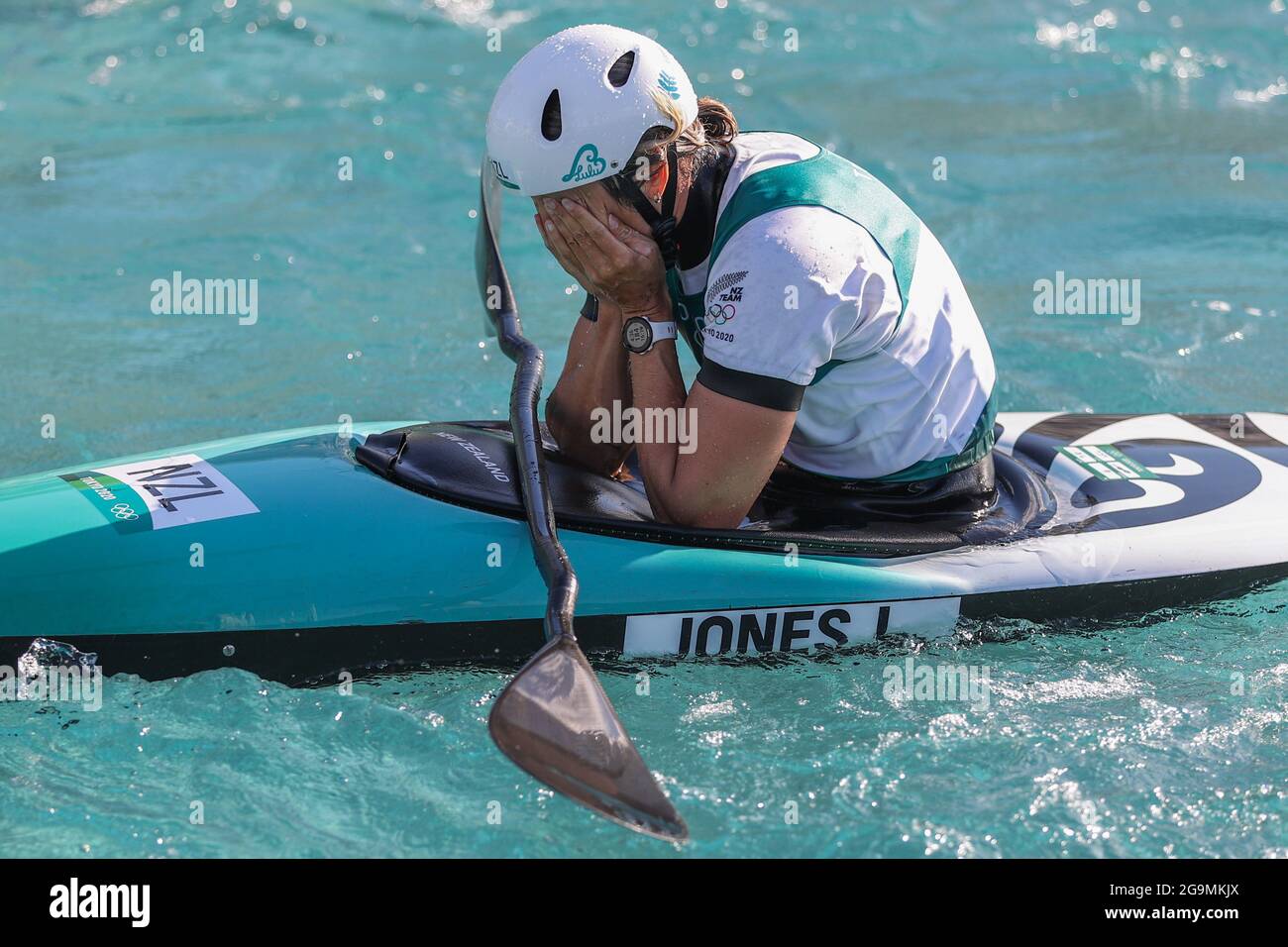 (210727) -- TOKYO, July 27, 2021 (Xinhua) -- Luuka Jones of New Zealand ...
