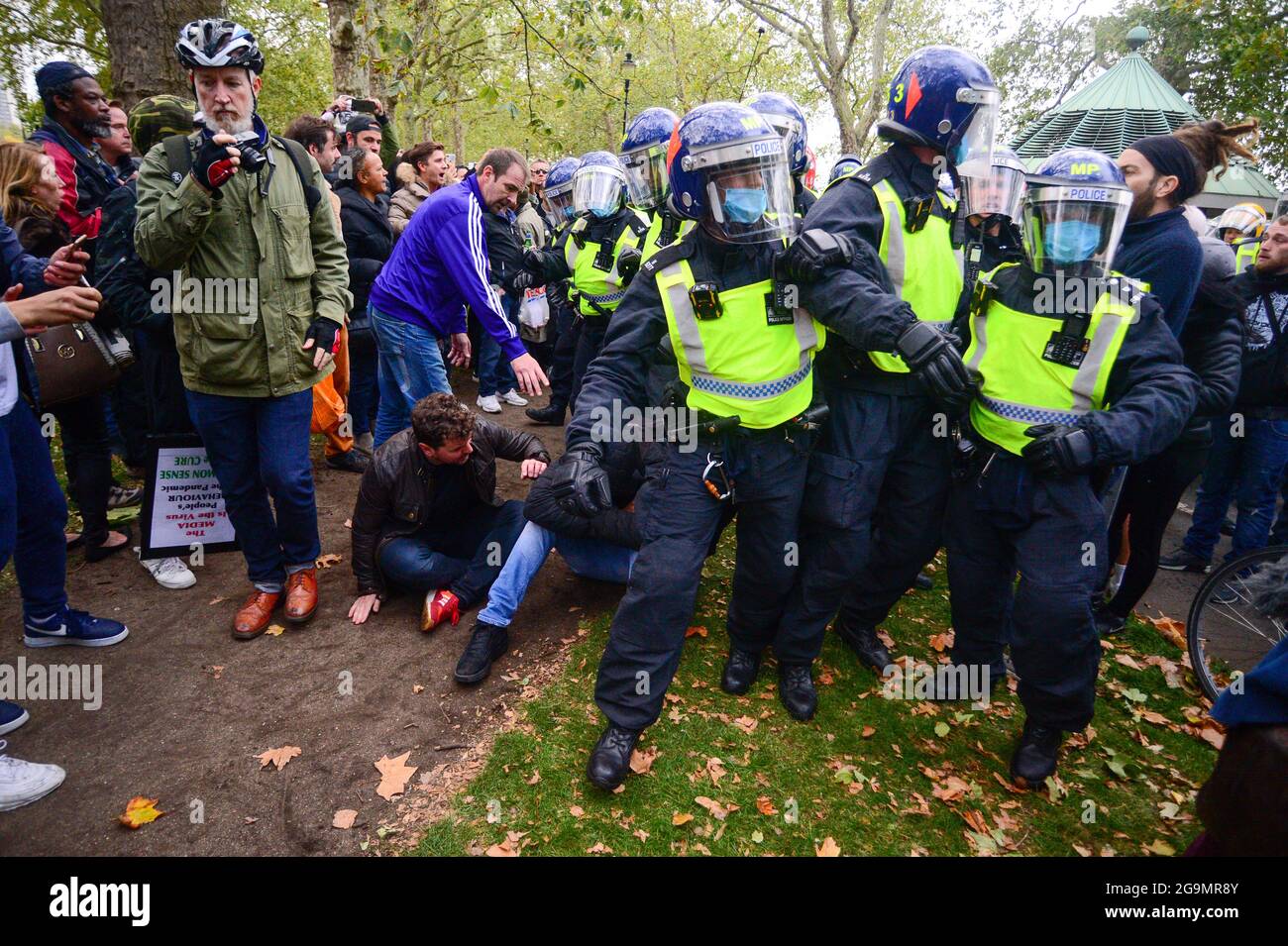 Police deal hi-res stock photography and images - Alamy