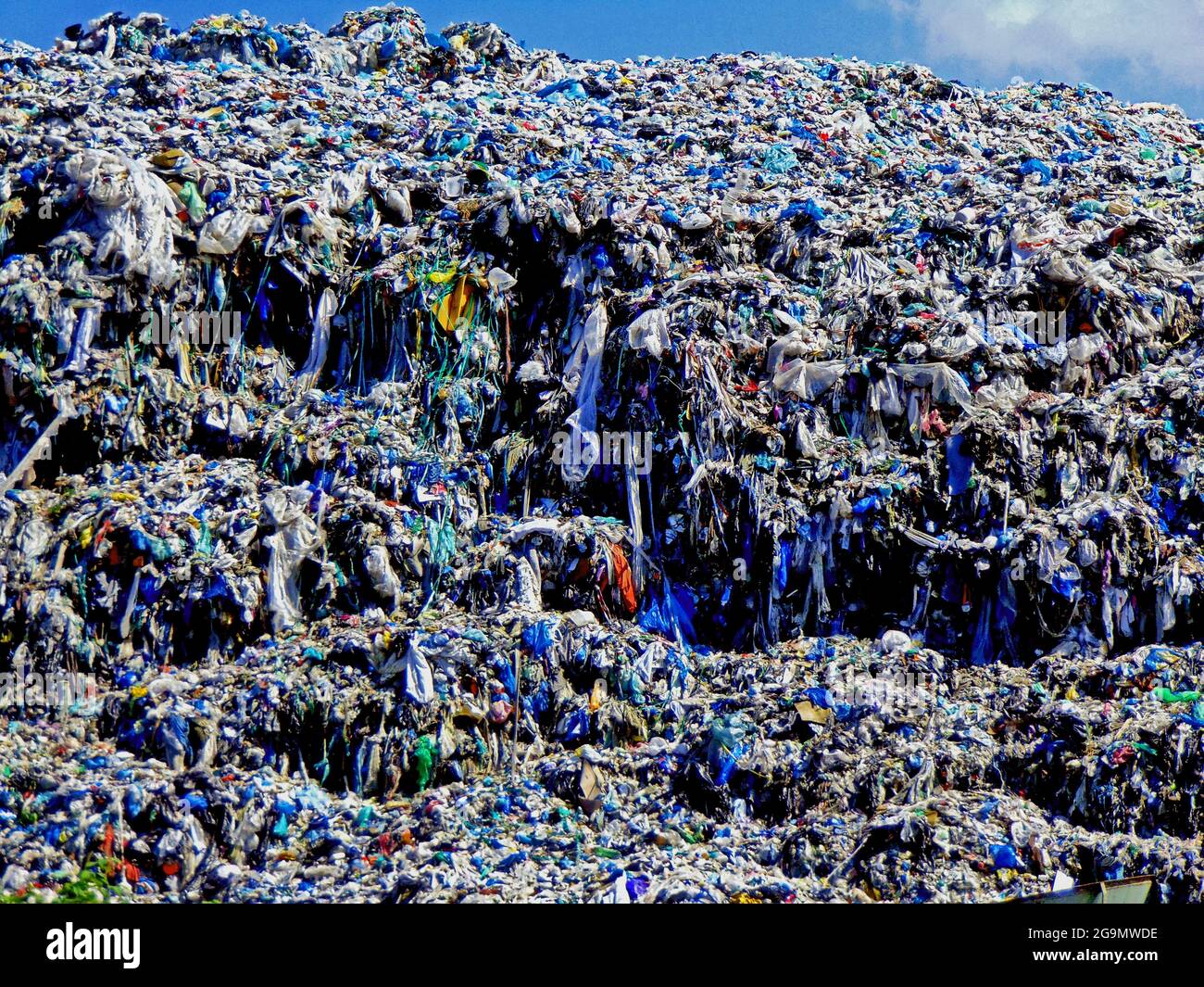 pile of waste - garbage Stock Photo - Alamy