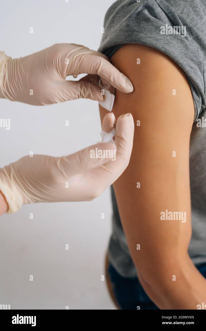 Nurse giving injection in upper arm hi-res stock photography and images ...