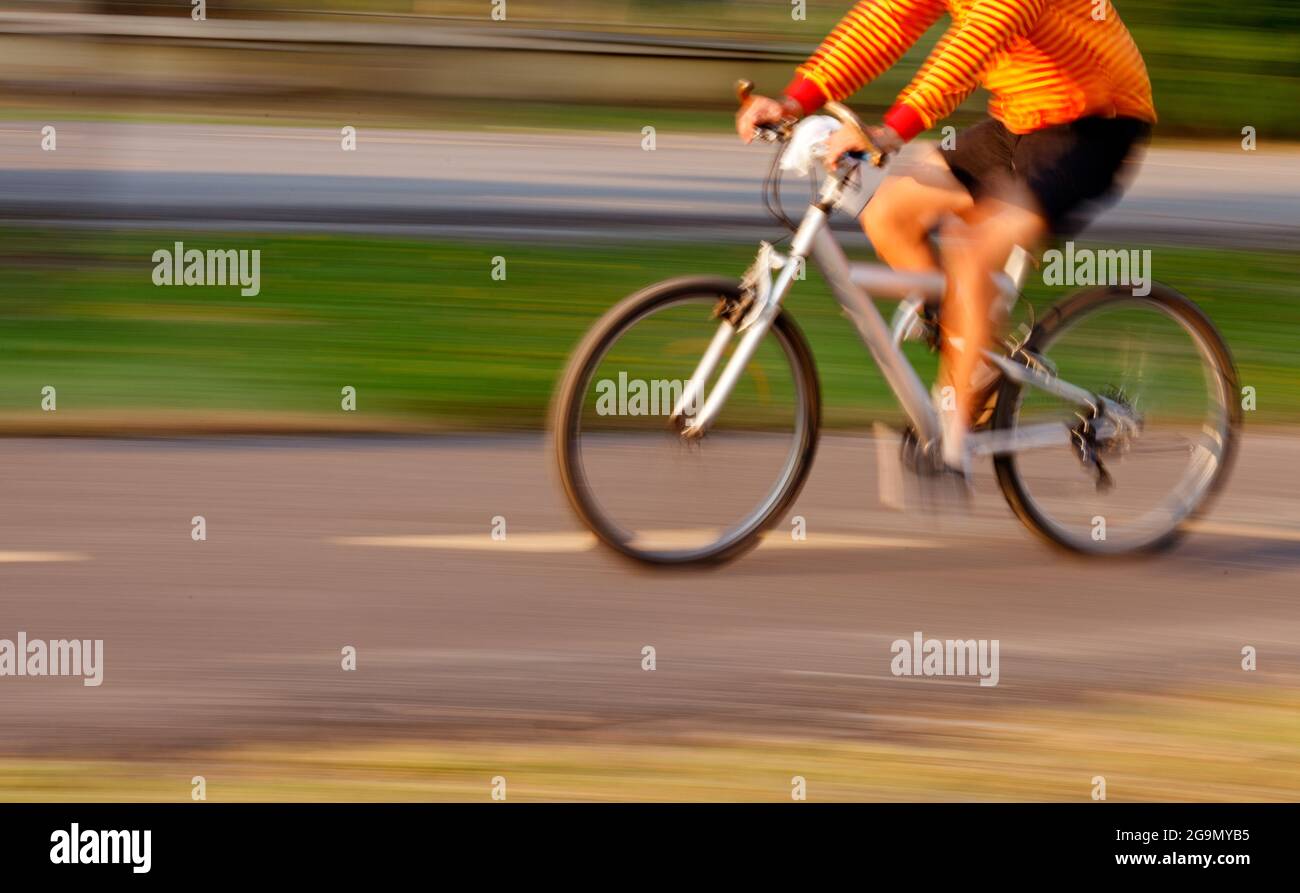 Low speed shutter hi-res stock photography and images - Alamy