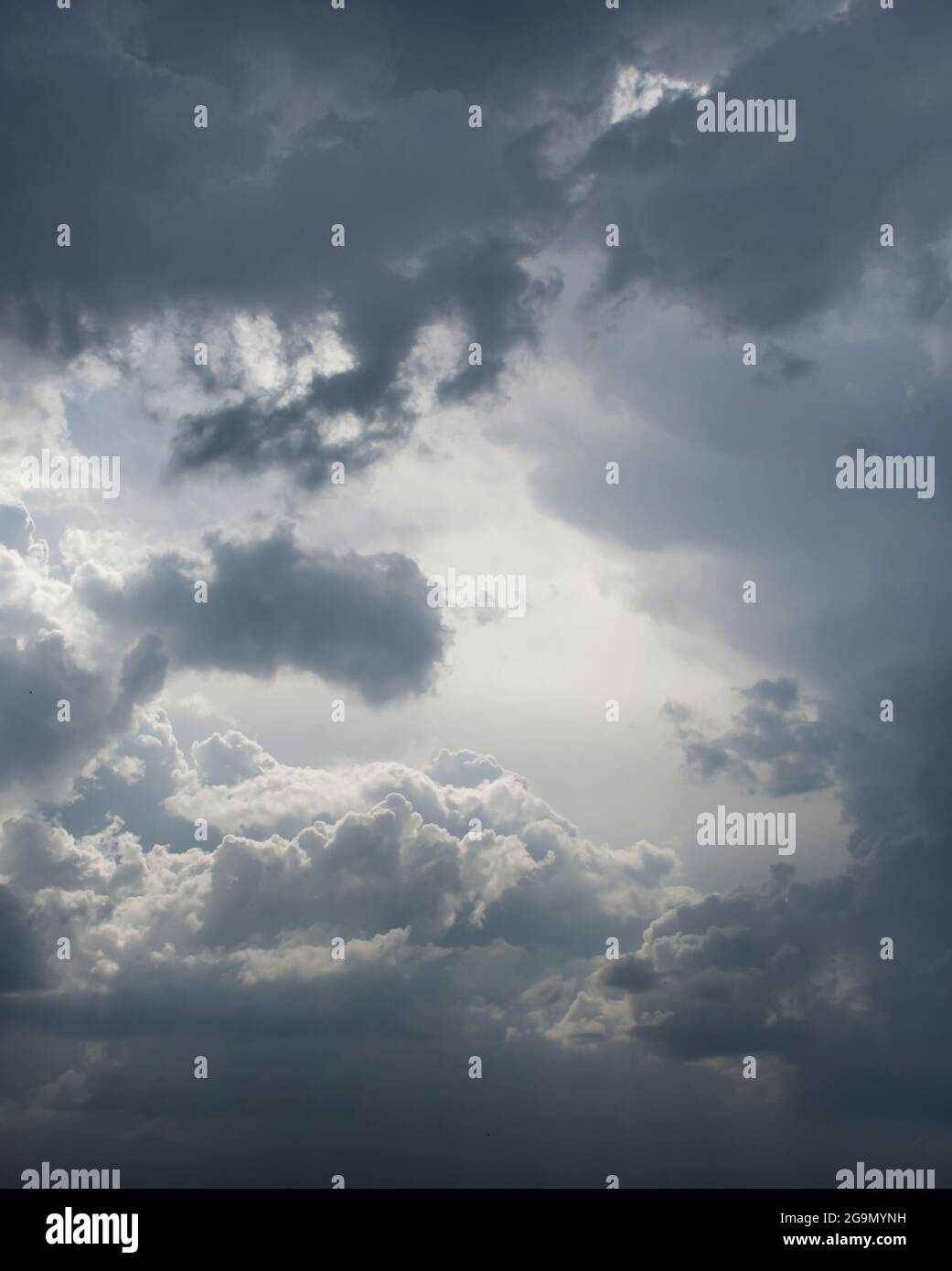 overcast sky before a thunderstorm Stock Photo - Alamy