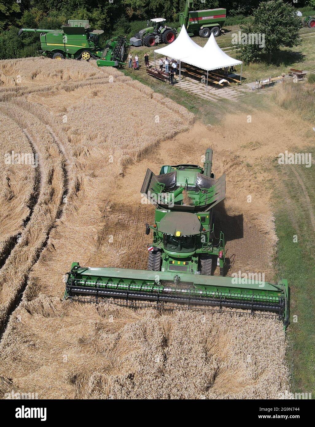 Threshing place hi-res stock photography and images - Alamy