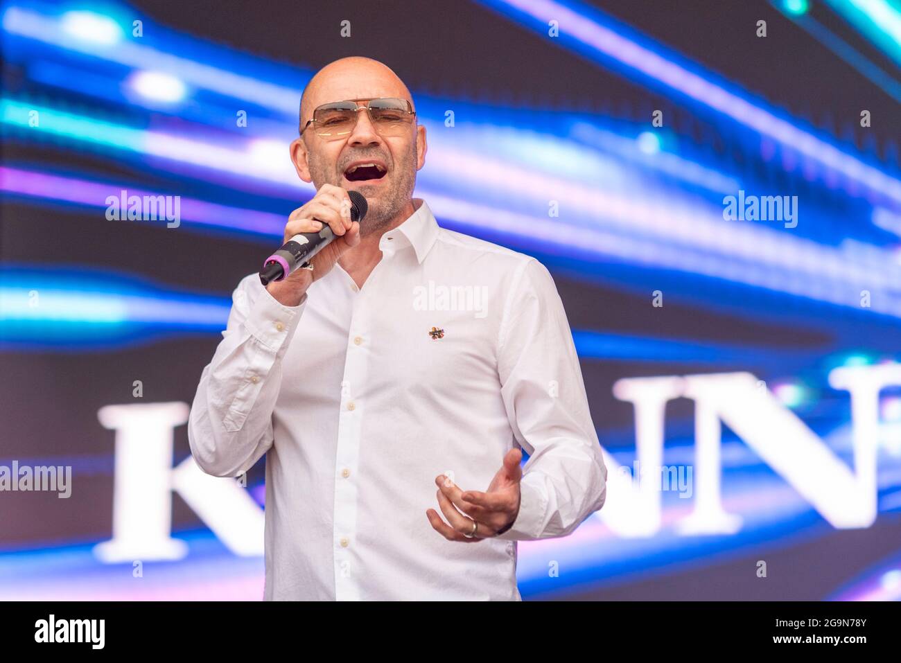 Kenny Thomas Singer High Resolution Stock Photography and Images - Alamy