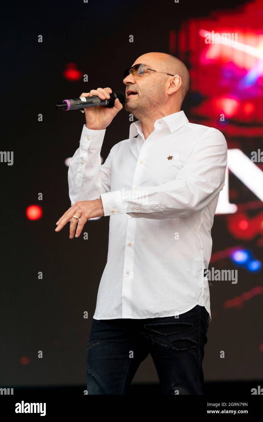 Kenny Thomas singing live at the Soultasia music festival at Maldon ...