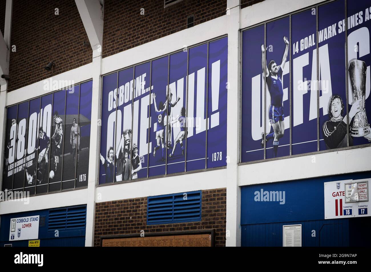 Cobbold stand exterior windows facelift hi-res stock photography and ...
