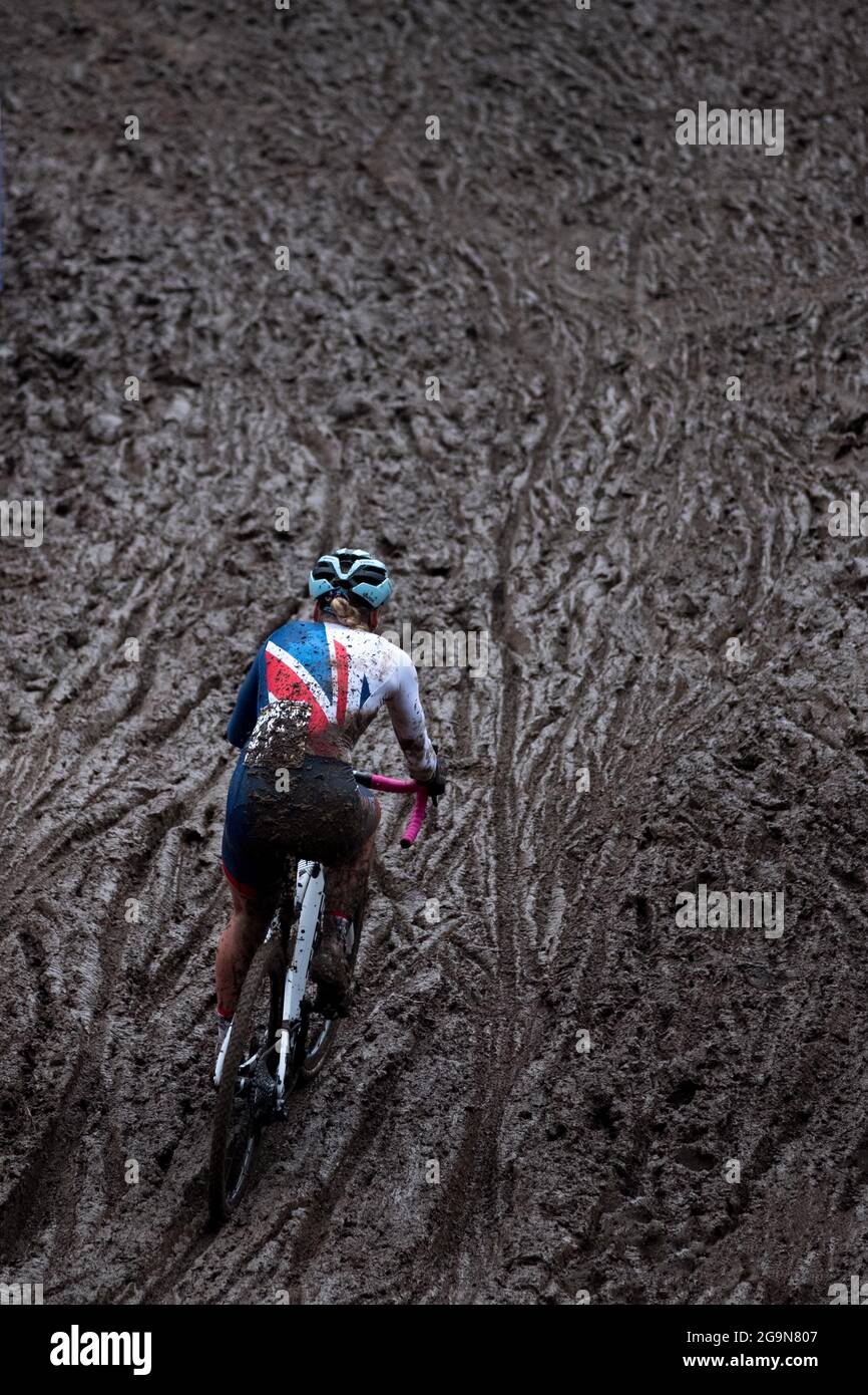 Cyclocross rider choosing her line Stock Photo - Alamy
