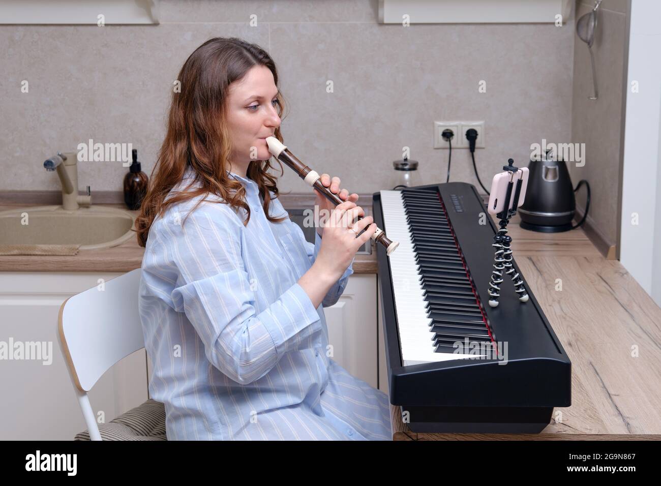 Flutist sitting hi-res stock photography and images - Alamy