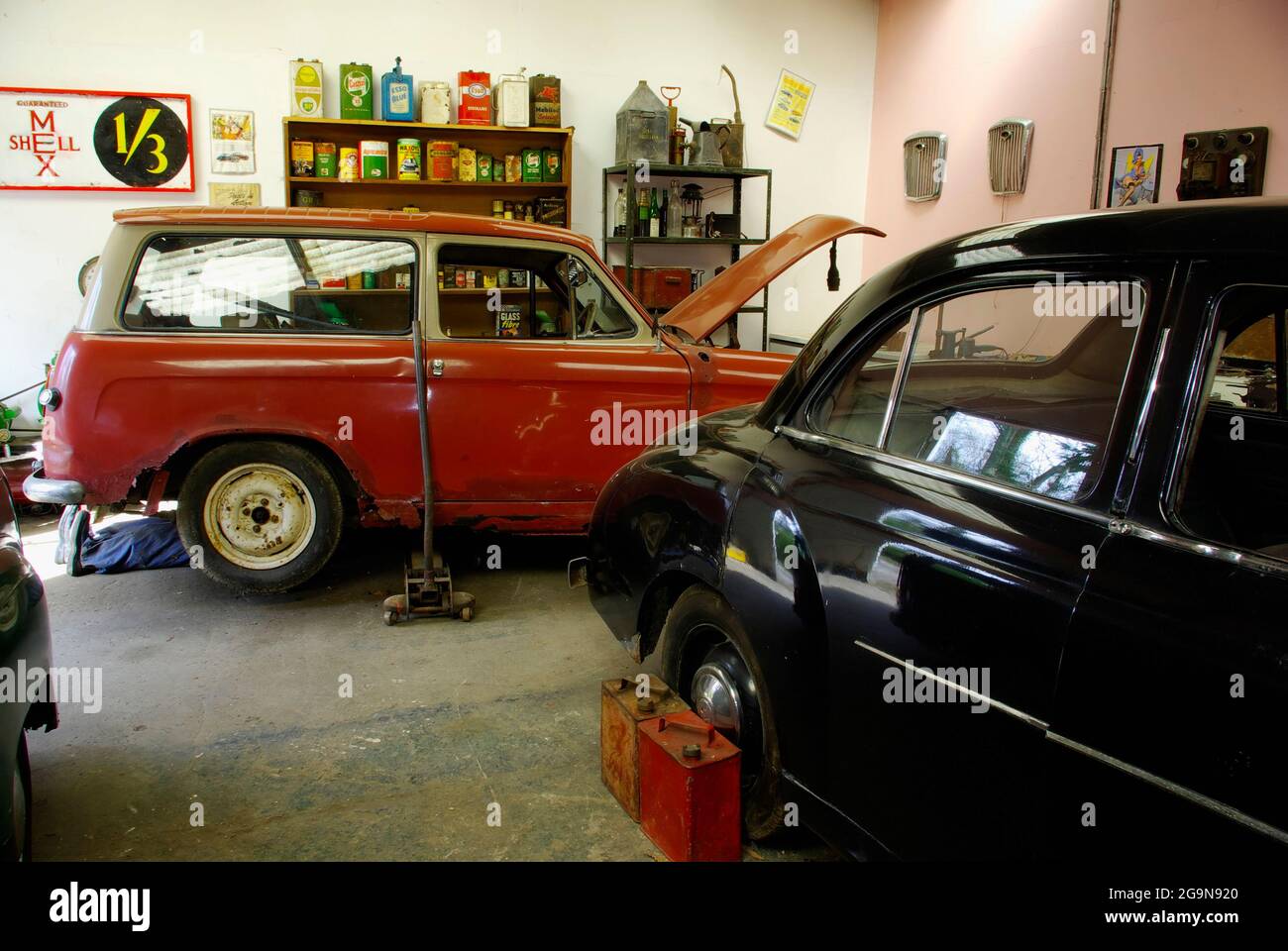 Recreation of garage at the 1950`s Museum, Denbigh Stock Photo - Alamy