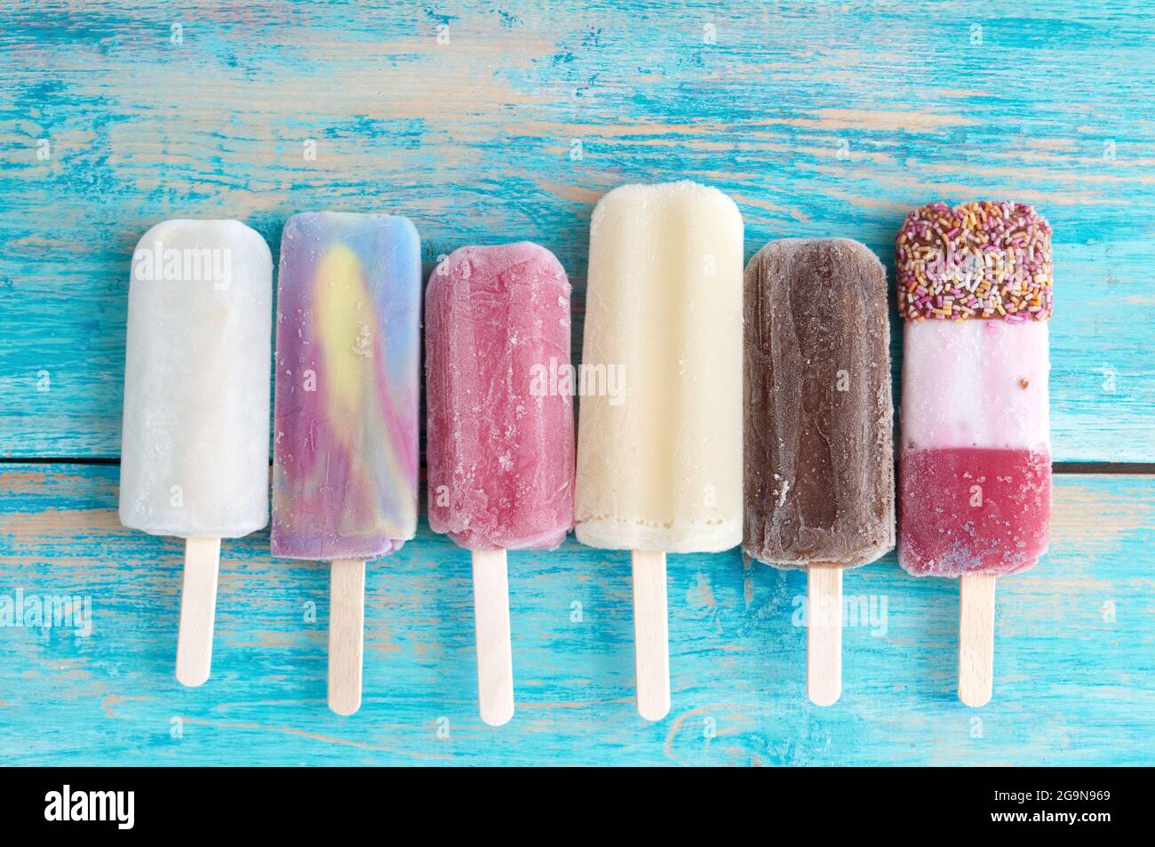Frozen ice lollies on wooden background Stock Photo - Alamy