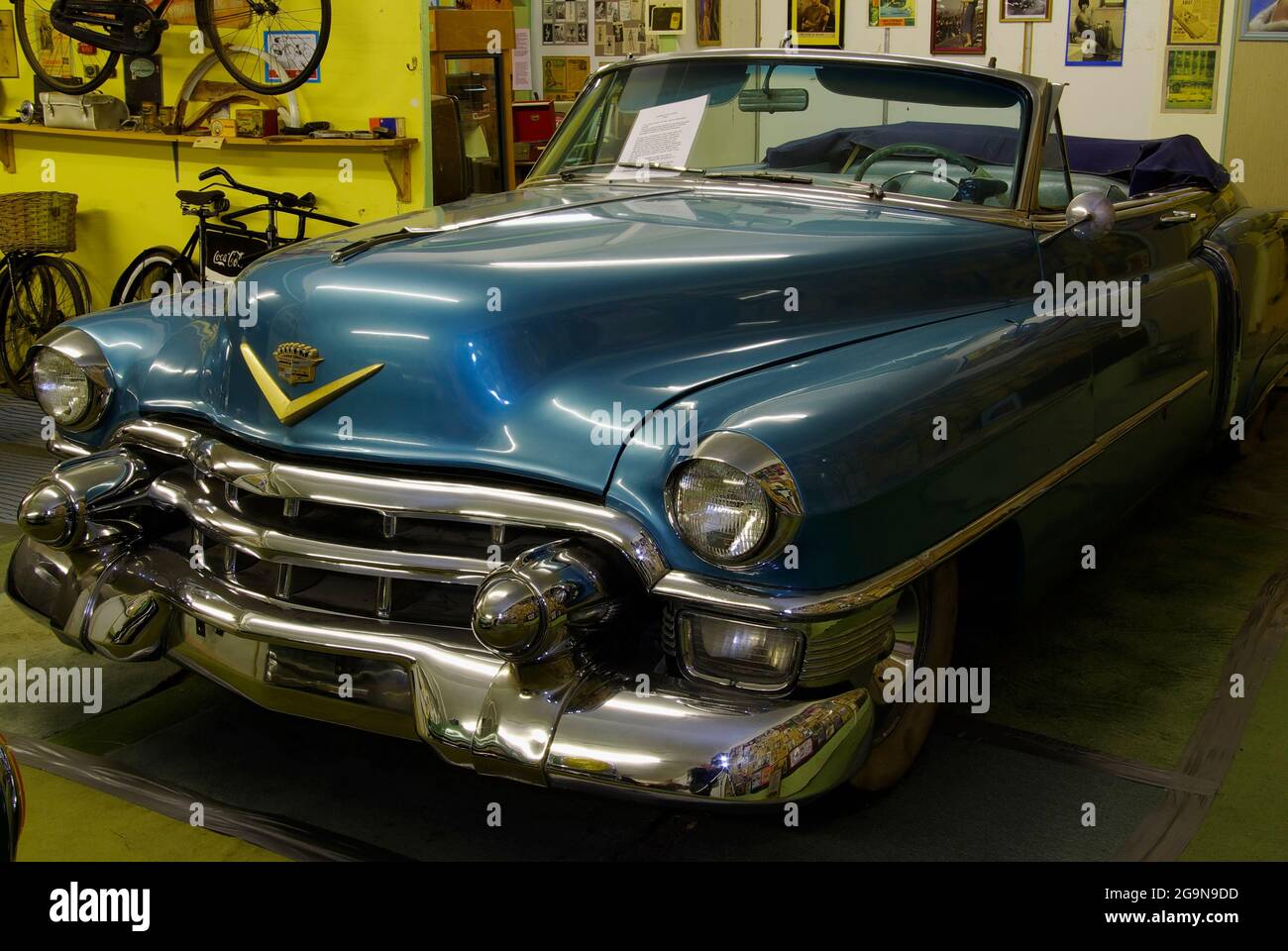 Chevrolet convertible 1950s american car hi-res stock photography and ...