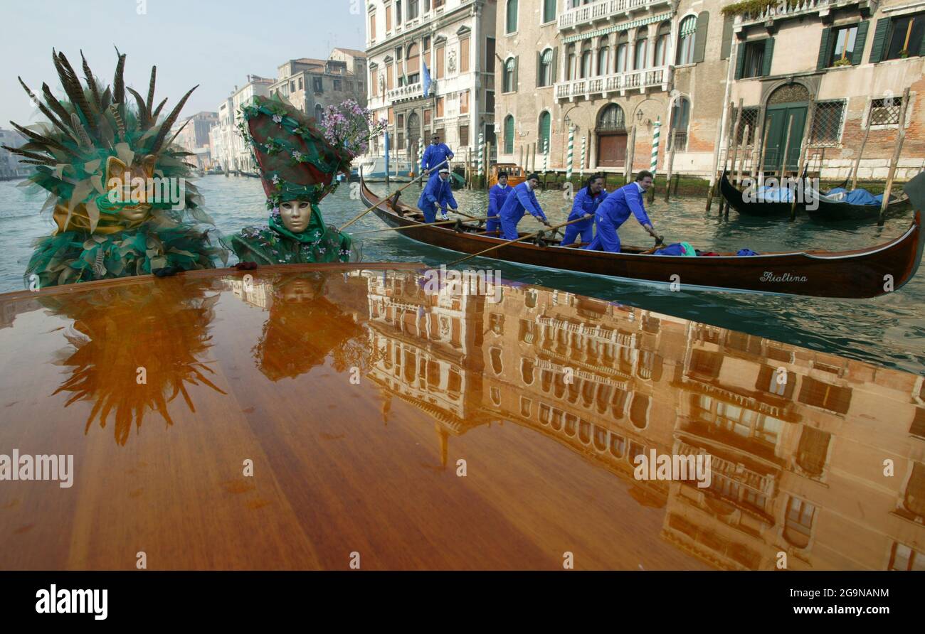 Traditional carnival of Venice, Veneto, Italy, europe Stock Photo - Alamy