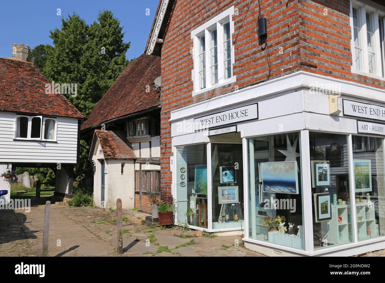 Lychgates hi-res stock photography and images - Alamy