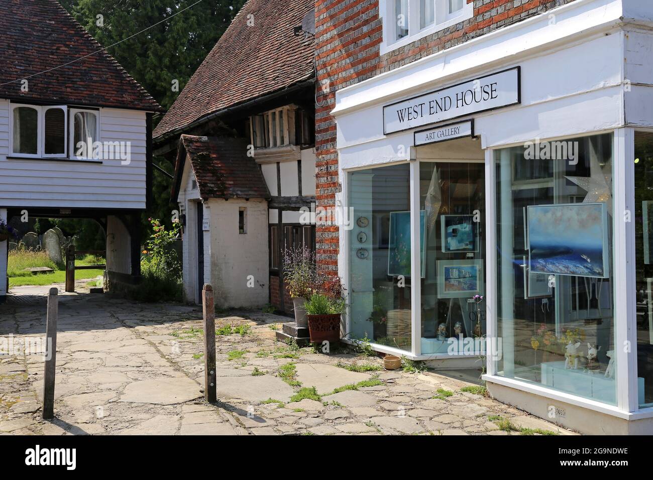 Lychgates hi-res stock photography and images - Alamy