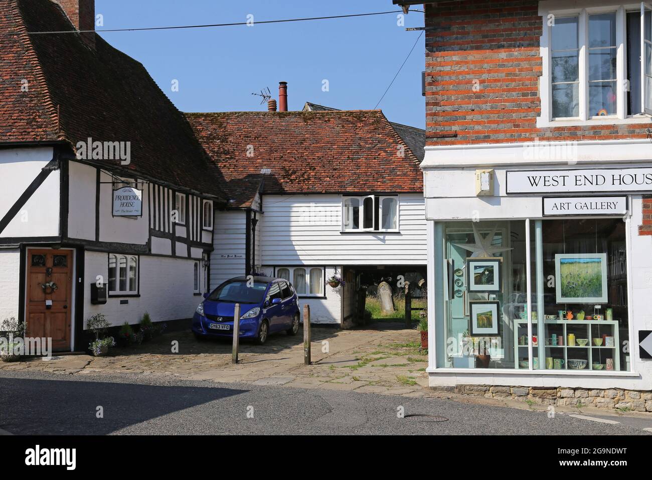 Lychgates hi-res stock photography and images - Alamy