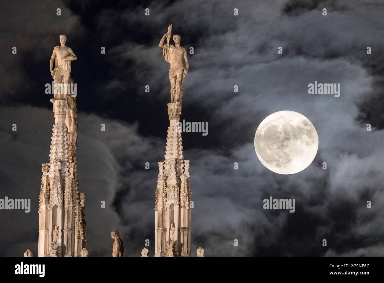 Supermoon italy hi-res stock photography and images - Alamy