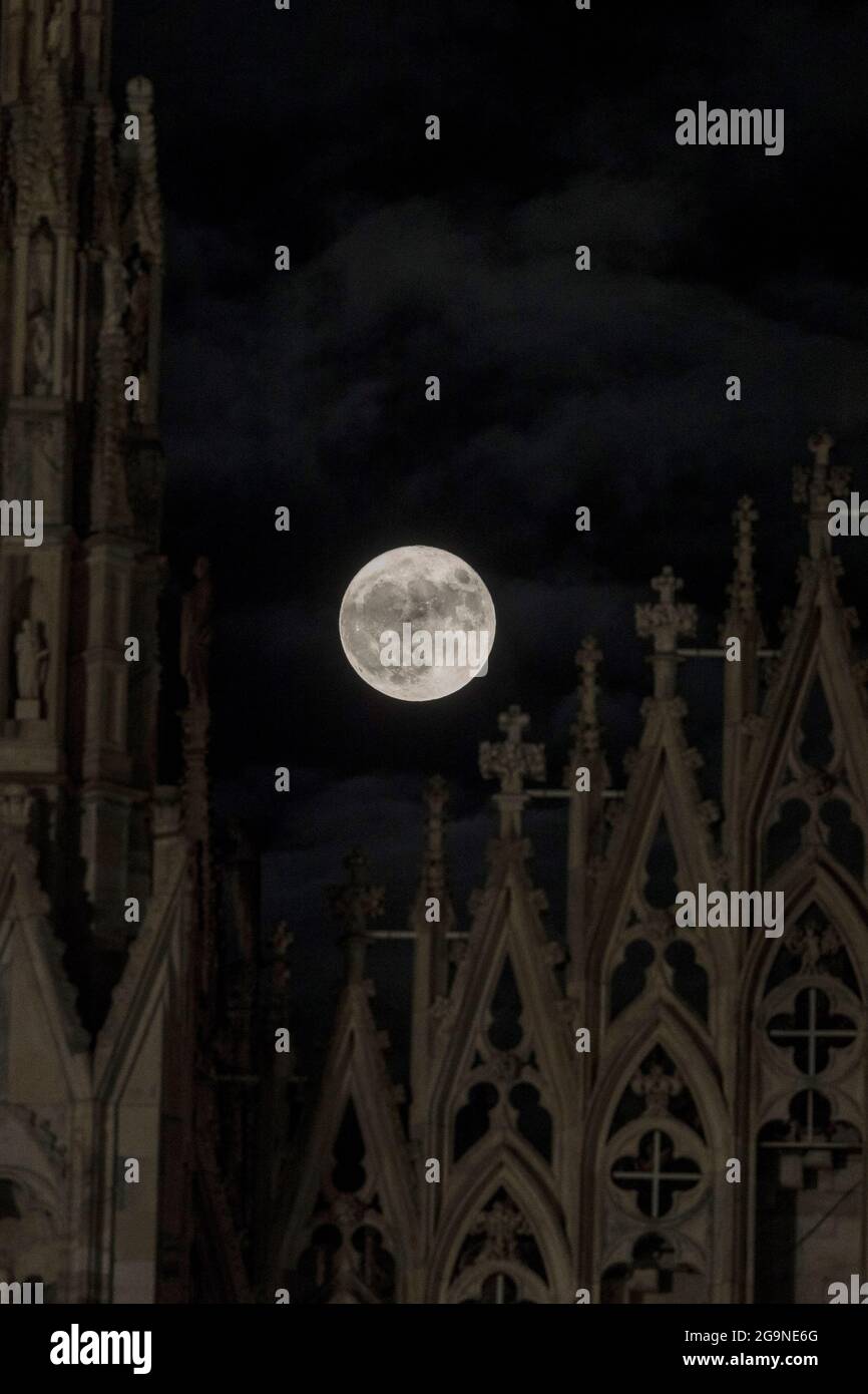 Supermoon italy hi-res stock photography and images - Alamy